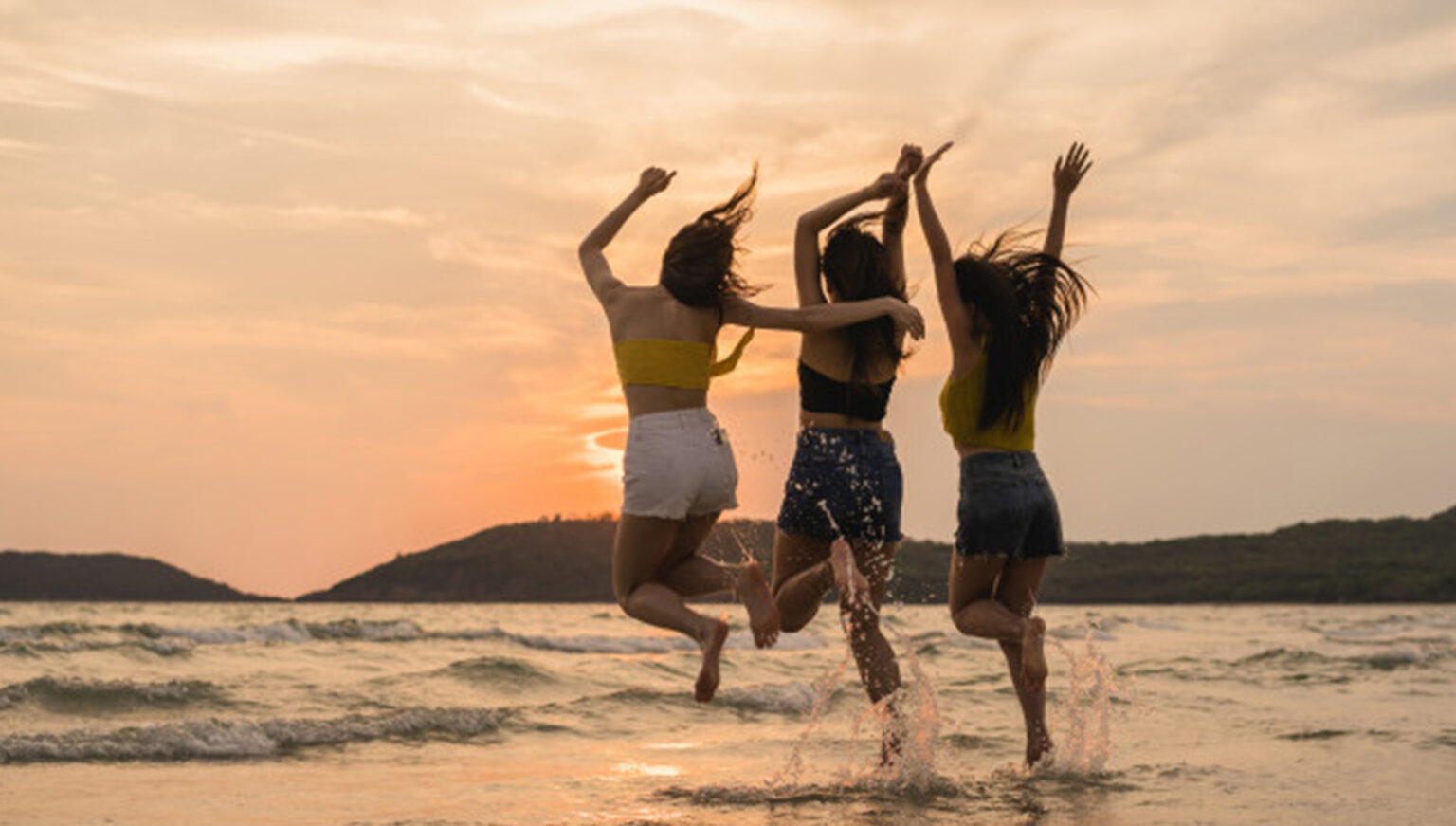 10 Weekend Trips with Bestie in Hong Kong - Gift Something