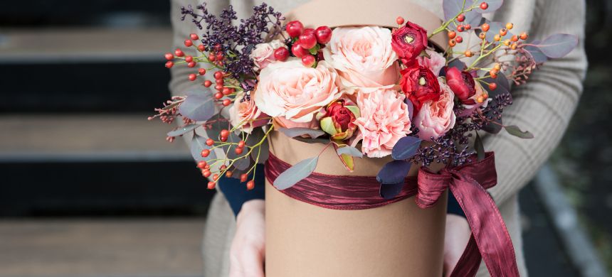 What are the differences between Gift and Present? - Gift Something